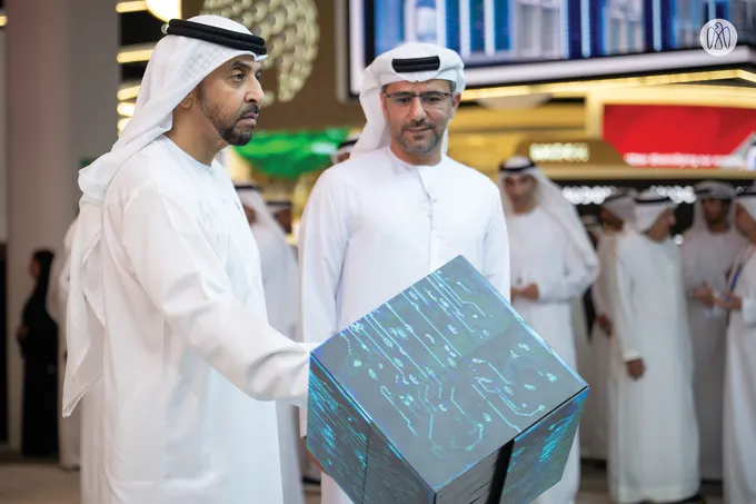 حمدان بن زايد يشهد جانباً من فعاليات الدورة الرابعة من "اصنع في الإمارات"